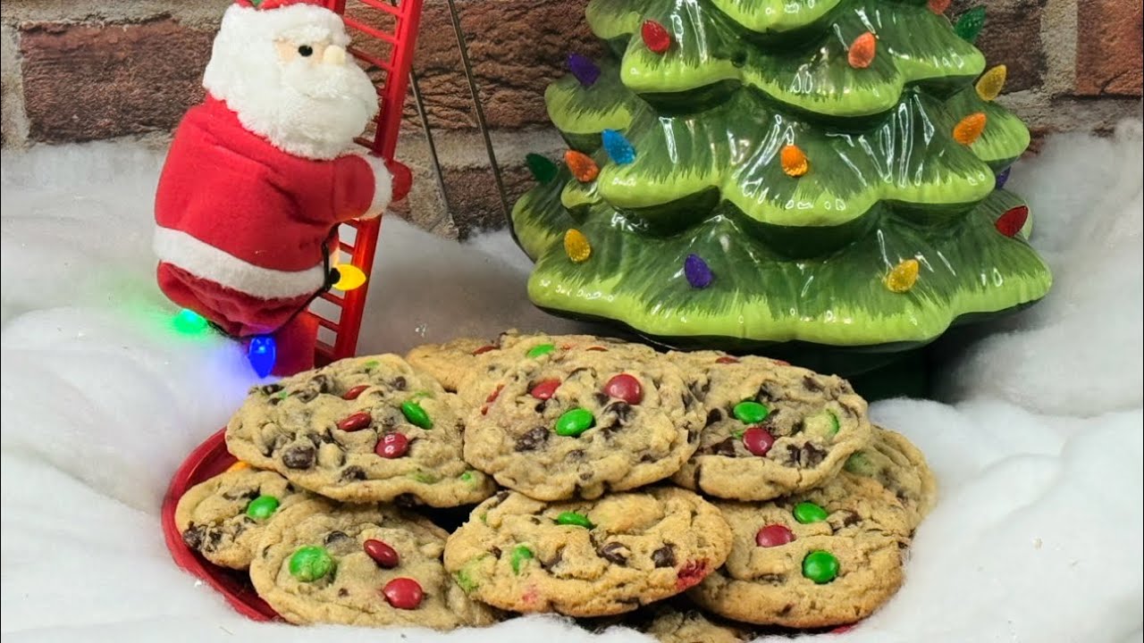 Santa’s Favorite Chocolate Chip Cookies W/ M&Ms - YouTube