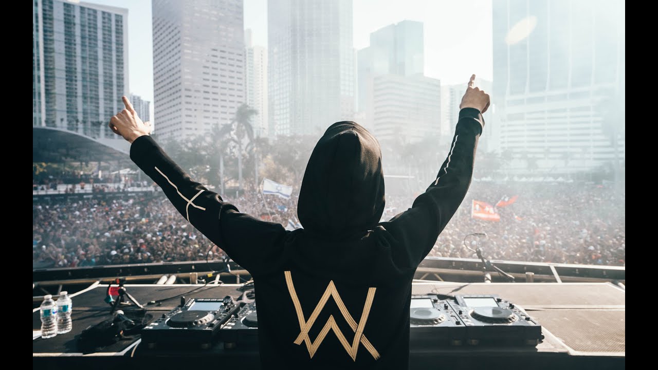 Coldplay - Hymn For The Weekend (Alan Walker Remix) Lyrics - YouTube