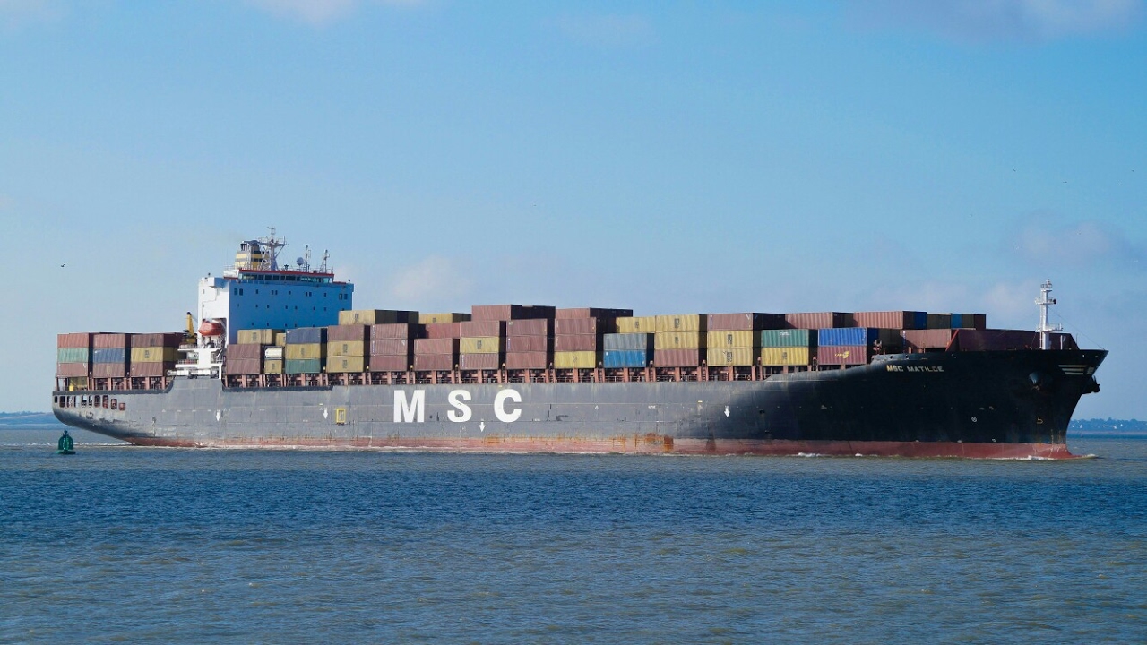 MSC MATILDE arriving at the port of felixstowe 3/3/16 - YouTube