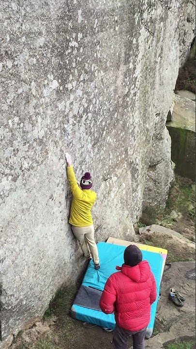 Walk on by 7C+, Curbar Edge - YouTube