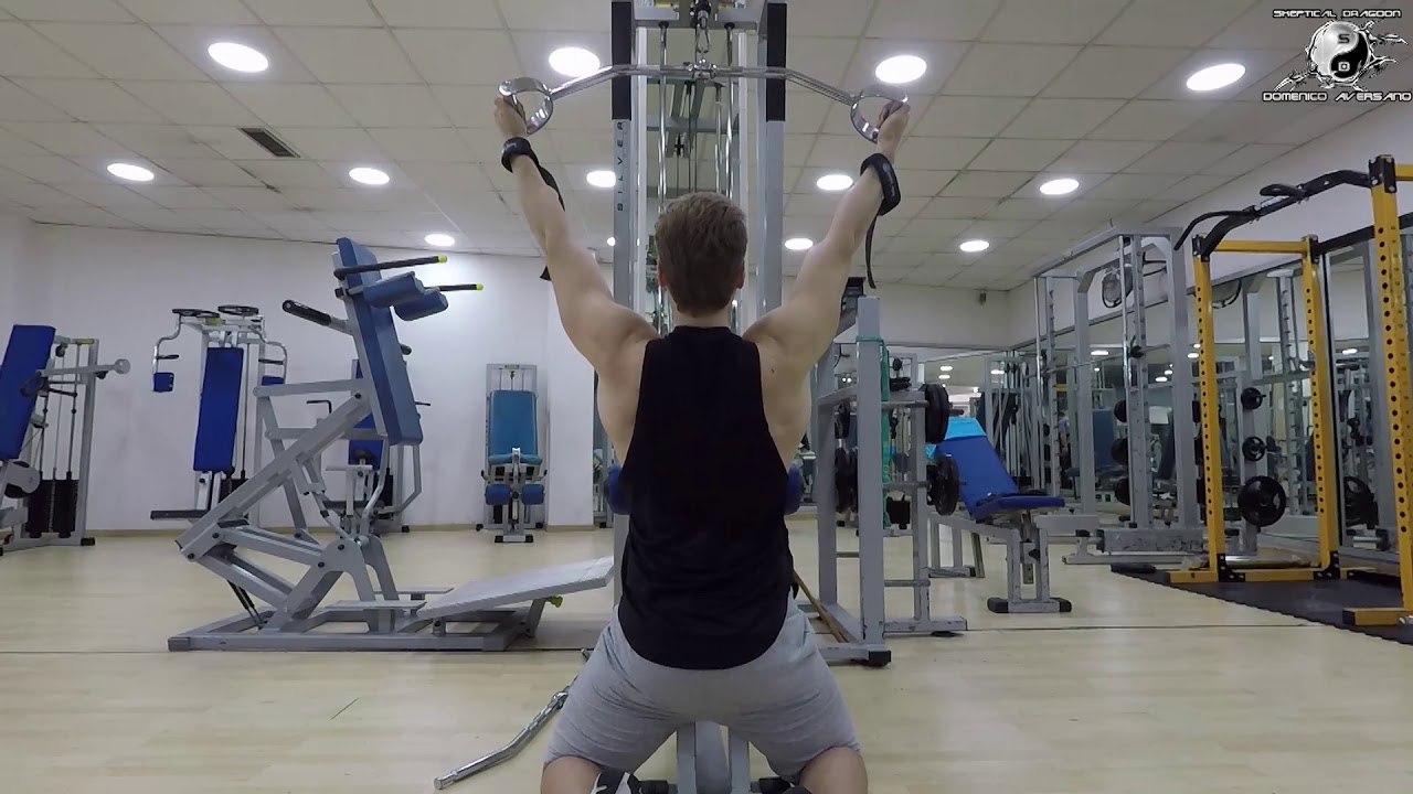 Scrollate verticali trazy bar alla lat machine - Trapezi e Dorsali ...