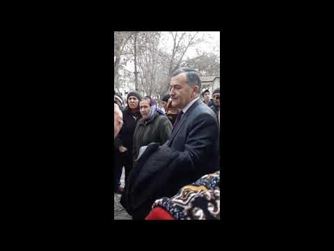Seçicilər Aydın Mirzəzadəni yenə biabır edib, ərazidən qovdular
