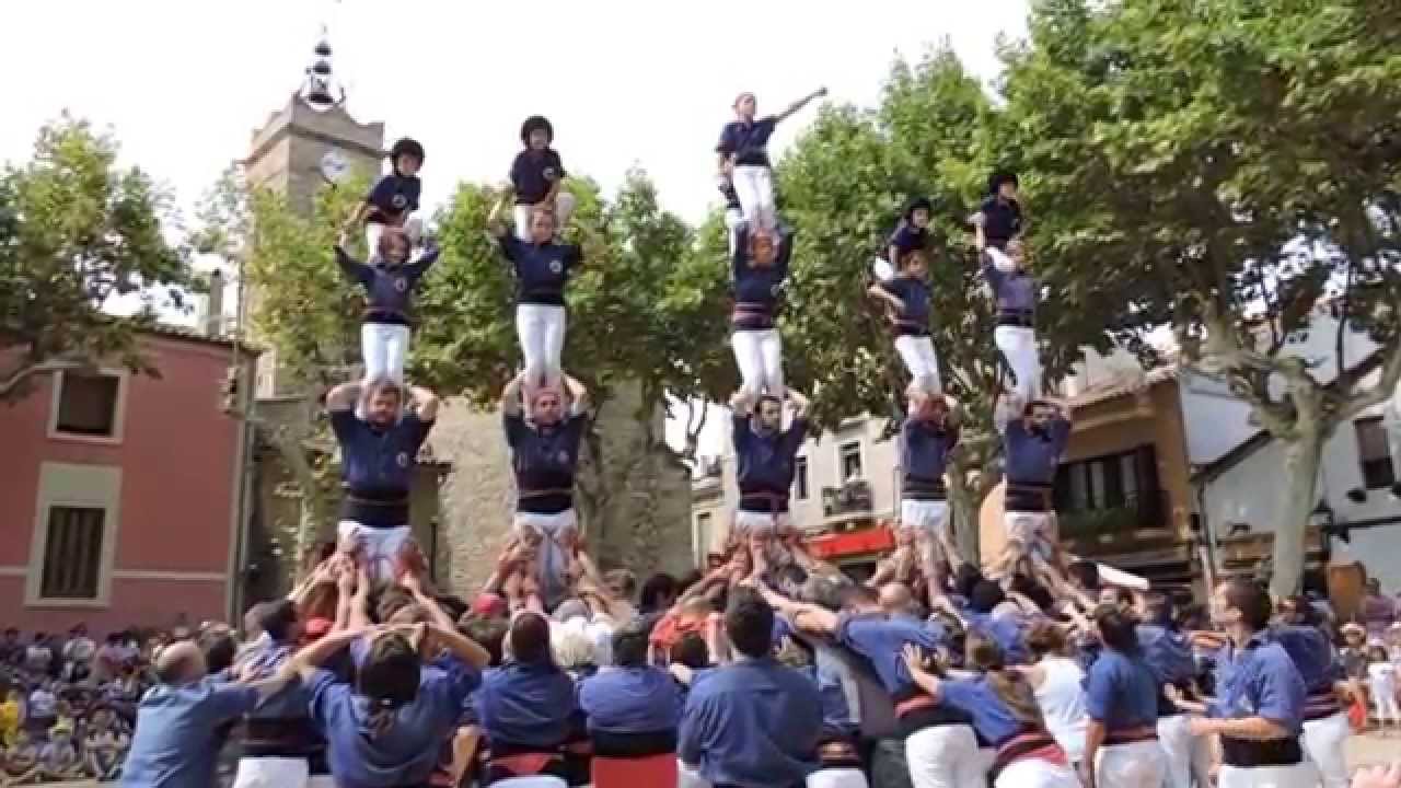 Actuació castellera de la Colla dels Capgrossos de Mataró a la Festa de ...