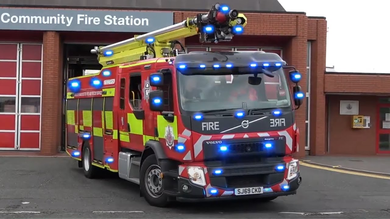 *TWO TONES AND RUMBLER* Emergency One Scorpion And Water Ladder Turnout ...