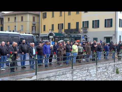 Estrema destra a Dongo, i militanti gridano il \