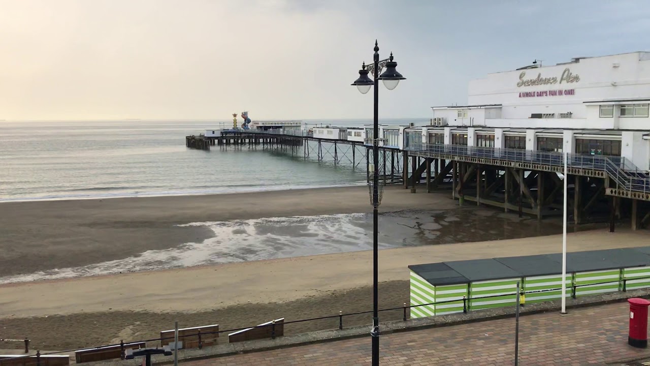 Seafront and pier at Sandown (Isle of Wight) - YouTube