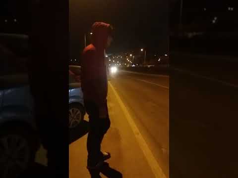 Yikilmadim  ayaktayim  grurlu  otostopçu