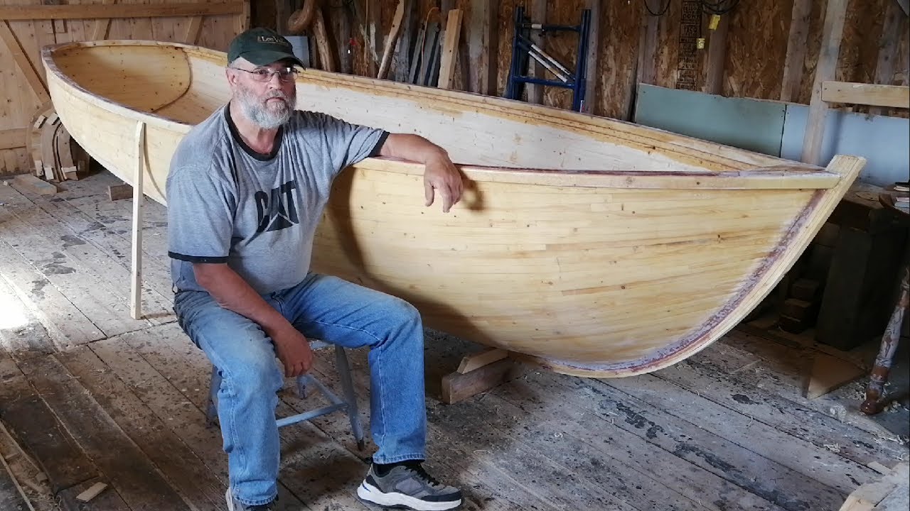 Transom quarter braces, breasthook and filleting. - YouTube