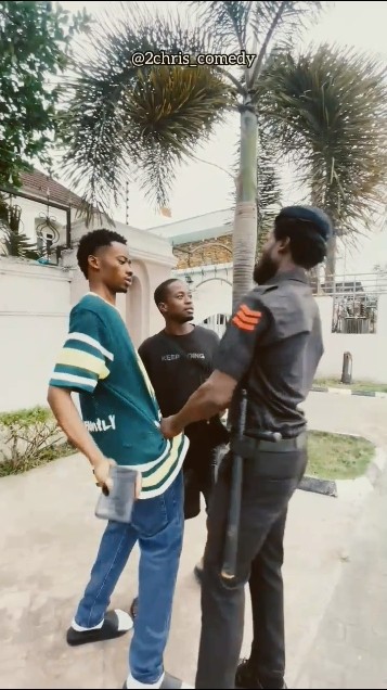 intelligent and smart police officer #comedy #funny #2chriscomedy # ...