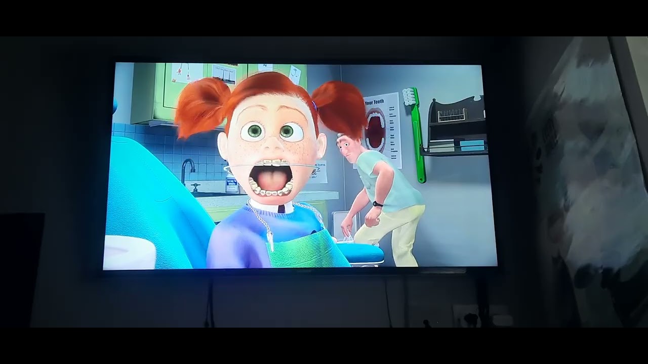 Finding Nemo (2003) Escape From The Fish Tank/ Darla (Catalan) - YouTube