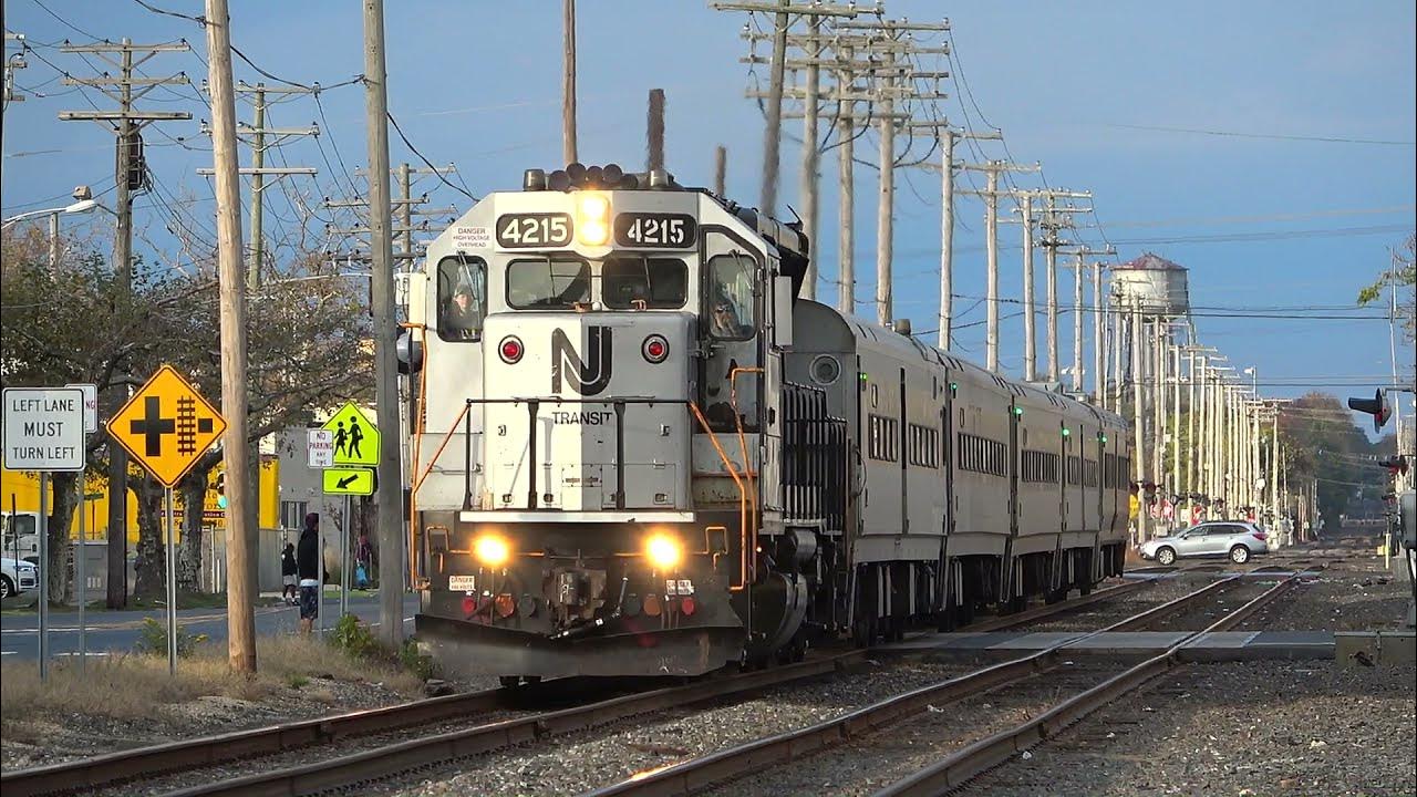 Full HD 60FPS: NJ Transit GP40PH-2B 4215 Leads Train 4753 in Asbury Park 10/23/21 - YouTube