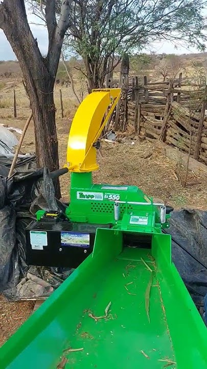 entrega ensiladeira ES 550 trapp 5 cv . - YouTube