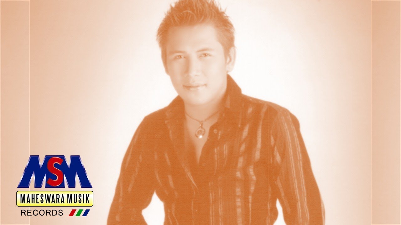 DAVID FANREZA - DINGIN [OFFICIAL MUSIC VIDEO] LYRICS - YouTube