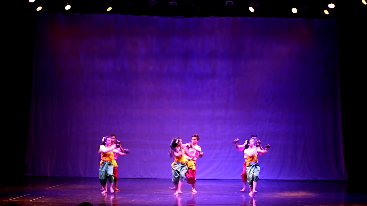 របាំគោះត្រឡោក មហាវិទ្យាល័យនាដសាស្រ្ត Coconut Dance - YouTube