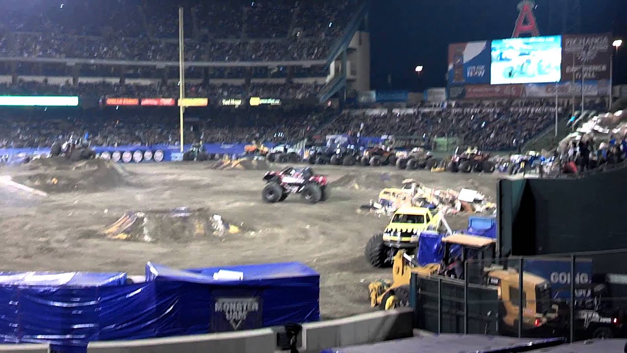 Monster jam 2014 @ Angel stadium - YouTube