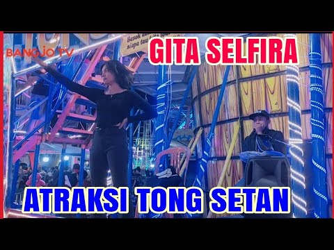 penonton membludak atraksi tong setan gita selfira hebohkan pasar malam ...