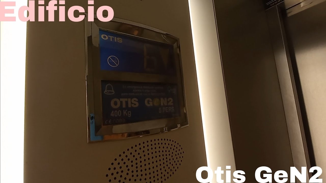 Ascensor Otis GeN2 Selecta MRL del 2010 en un edificio, A Coruña, ES ...