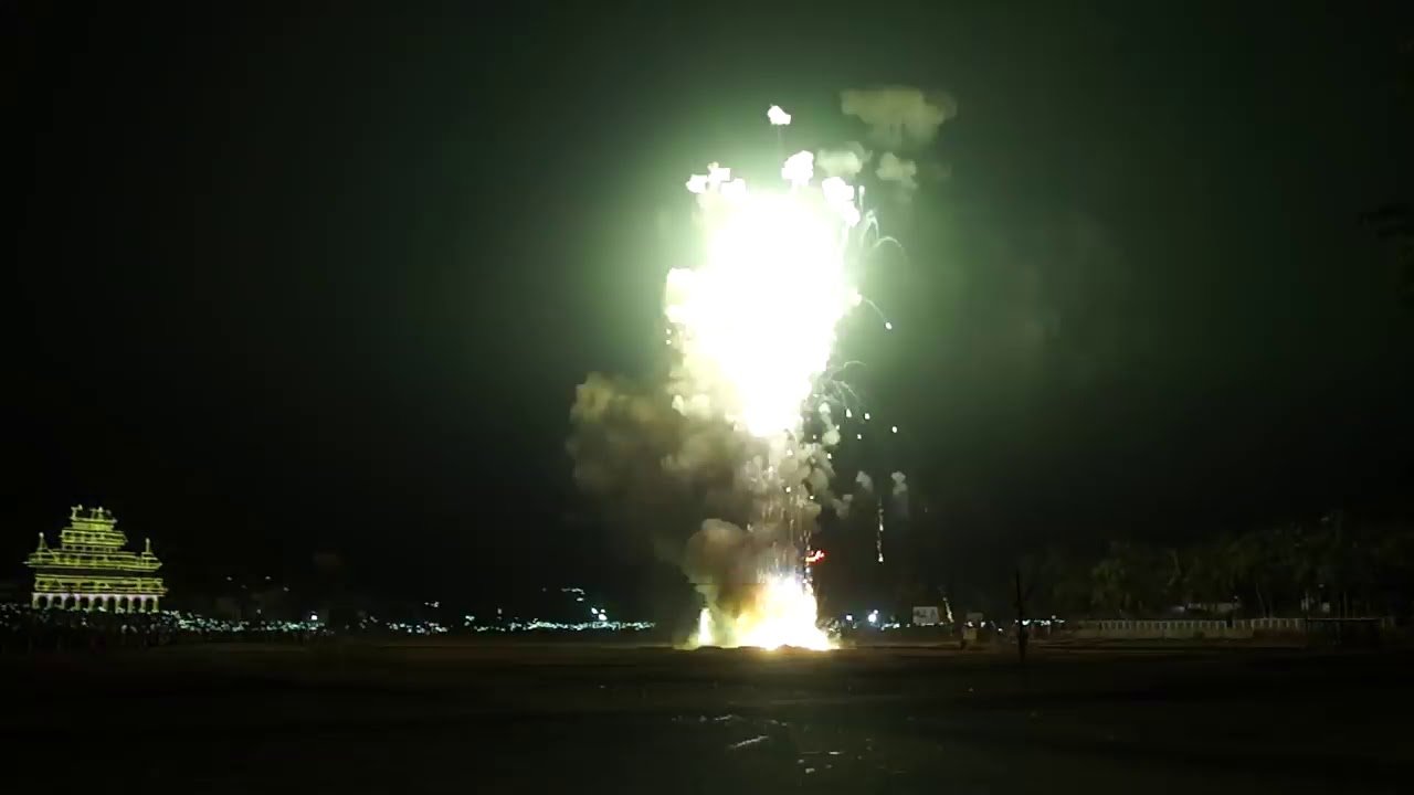 Nenmara Vallangi Vela Fireworks - YouTube