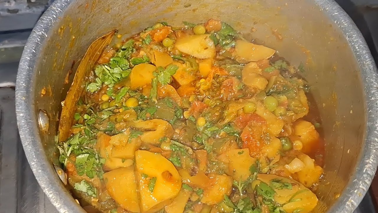 Dhaba Style Matar Aloo Sabzi | Easy & Tasty Aloo Matar Recipe | Veg ...