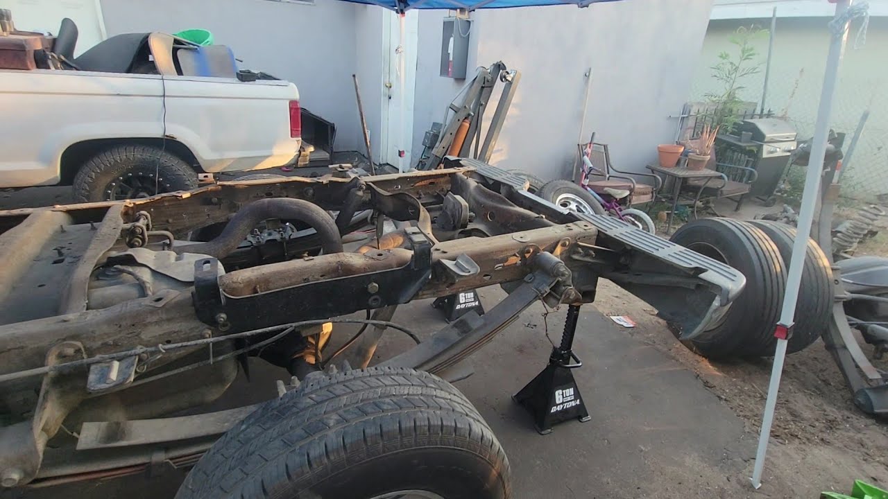 7.3L Powerstroke F250 Dually Swap Pt 3 | Installation Of Rear End - YouTube