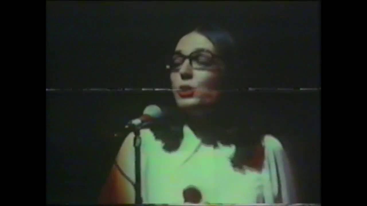 Nana Mouskouri - Enas Mythos - YouTube