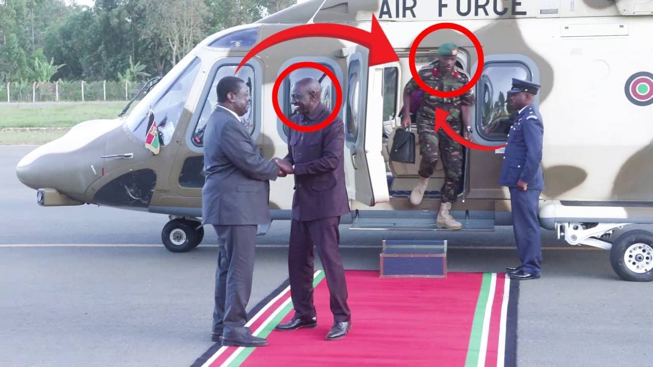 SEE HOW PRESIDENT RUTO BODGUARD FAK=LL DOWN WHILE GETTING OFF AIRFORCE ...