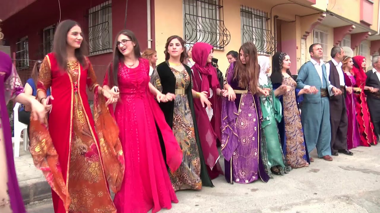 kurdish wedding in Istanbul Gazi Mahallesi Halay uludere Govend Dance ...