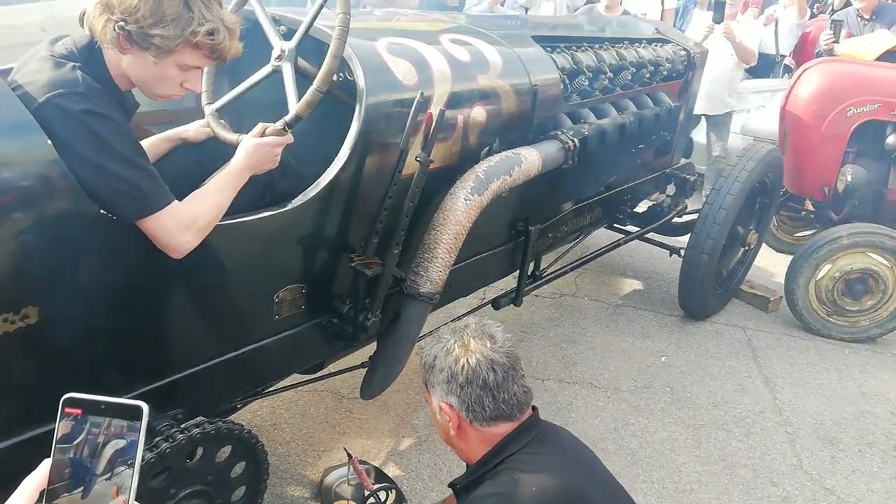 Automotodepoca 2022, Padova, Italy: Project Brutus V12 engine start ...