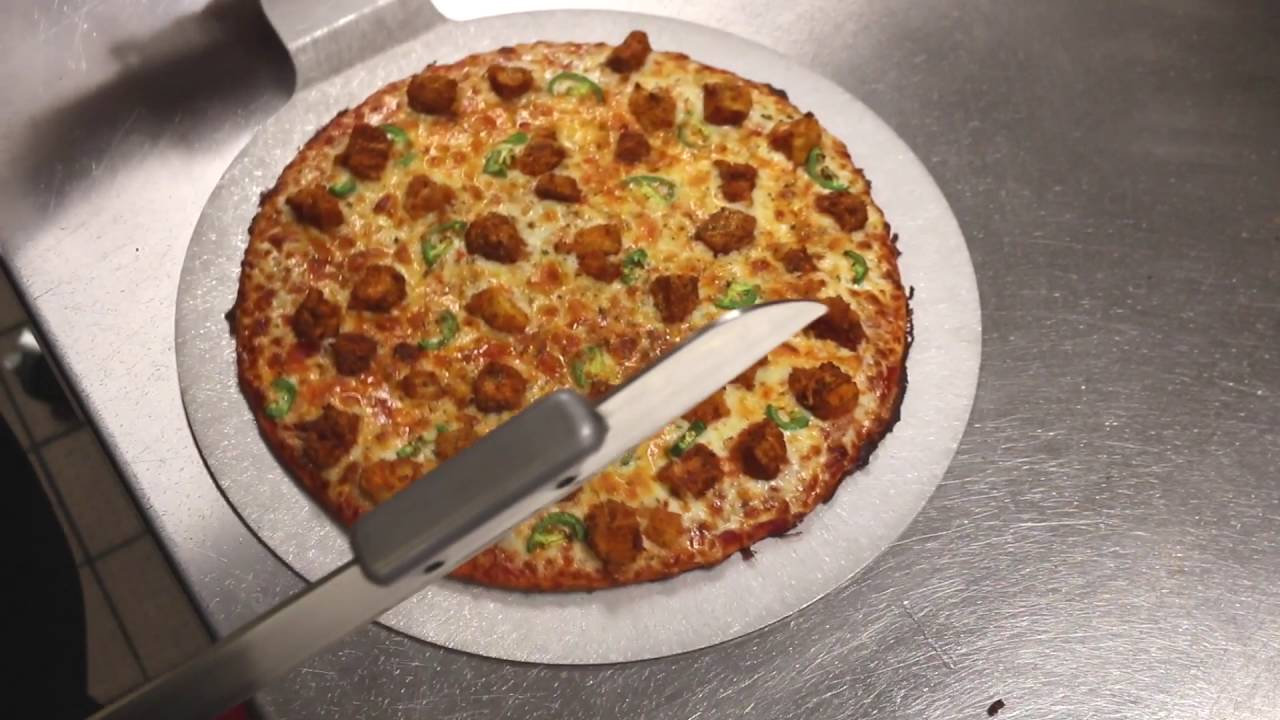 NASHVILLE HOT CHICKEN PIZZA | DONATOS - YouTube