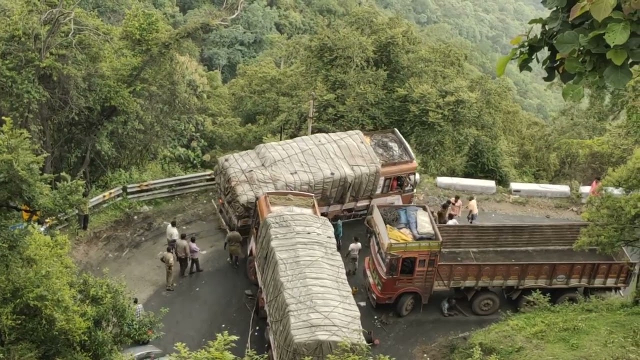 Dhimbam Ghat Road Best Driver Ever In Hairpin Bend - YouTube