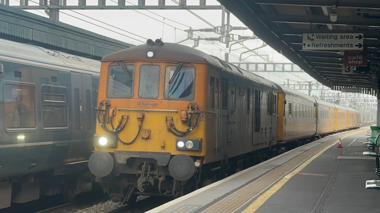 73964 and 73965 Arrives and Departs Didcot Parkway (22/04/23) - YouTube