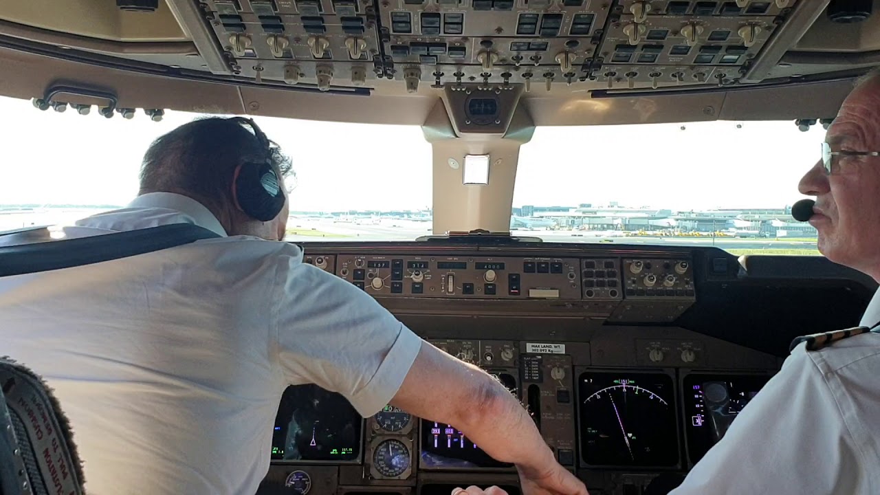 BOEING 747 cargo land at empty JFK airport and Taxi to the ramp .. only ...