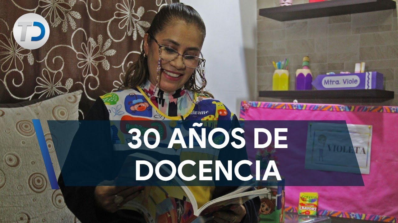 Maestra Violeta Mora, 30 años educando a los niños de Puebla - YouTube