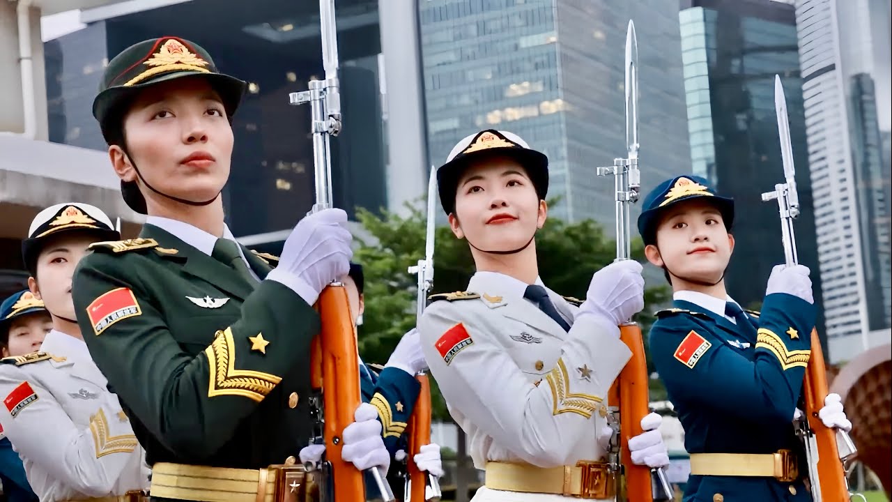 驻港女兵真飒！解放军驻香港部队五一升国旗仪式 / May Day National Flag Raising Ceremony of PLA ...