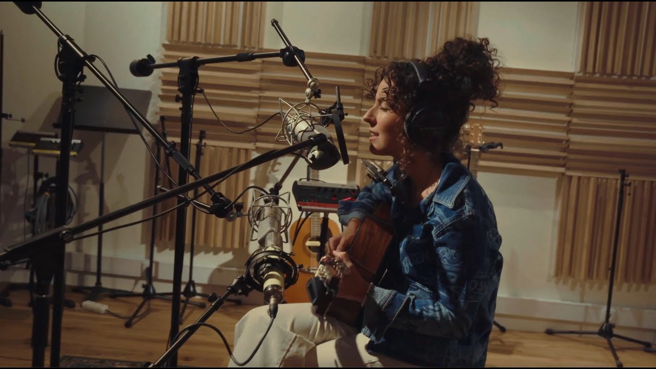 Sara Cruz - Go-Getter (Live & Acoustic) - YouTube