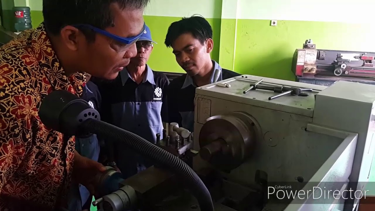 proses pembubutan muka (facing) // BLK - YouTube