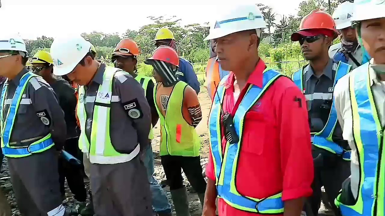 Pekerjaan Erection Girder metode Launcher, Proyek Tambakmulyo - Wawar ...