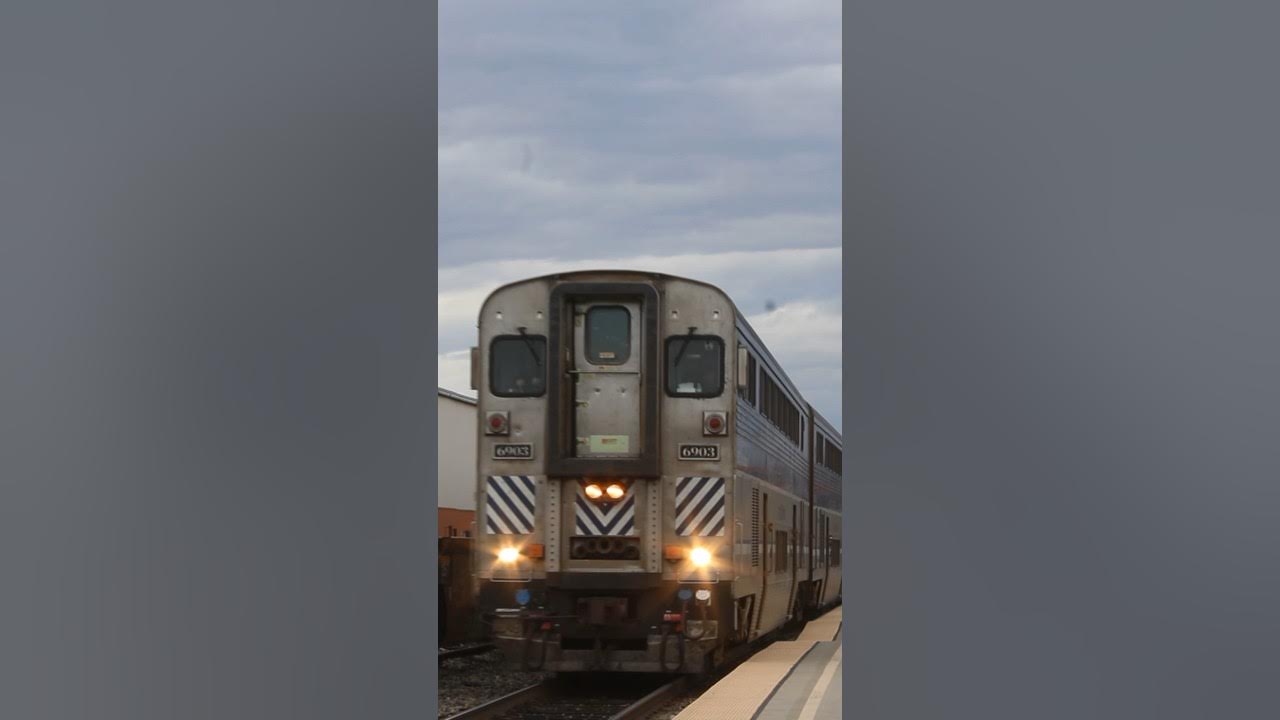 Amtk 6903 leads 784 into Glendale - YouTube