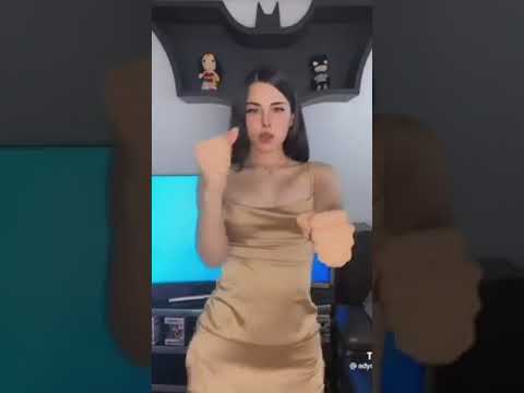 Novinha dançando do Tiktok