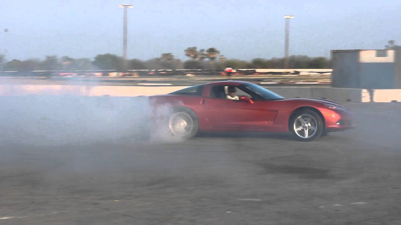 Corvette, quemando llanta. - YouTube