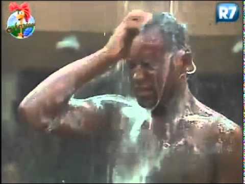 PIU PIU E NANY ANIMAM O BANHO DOS PEÕES - A FAZENDA 3 - 21.10