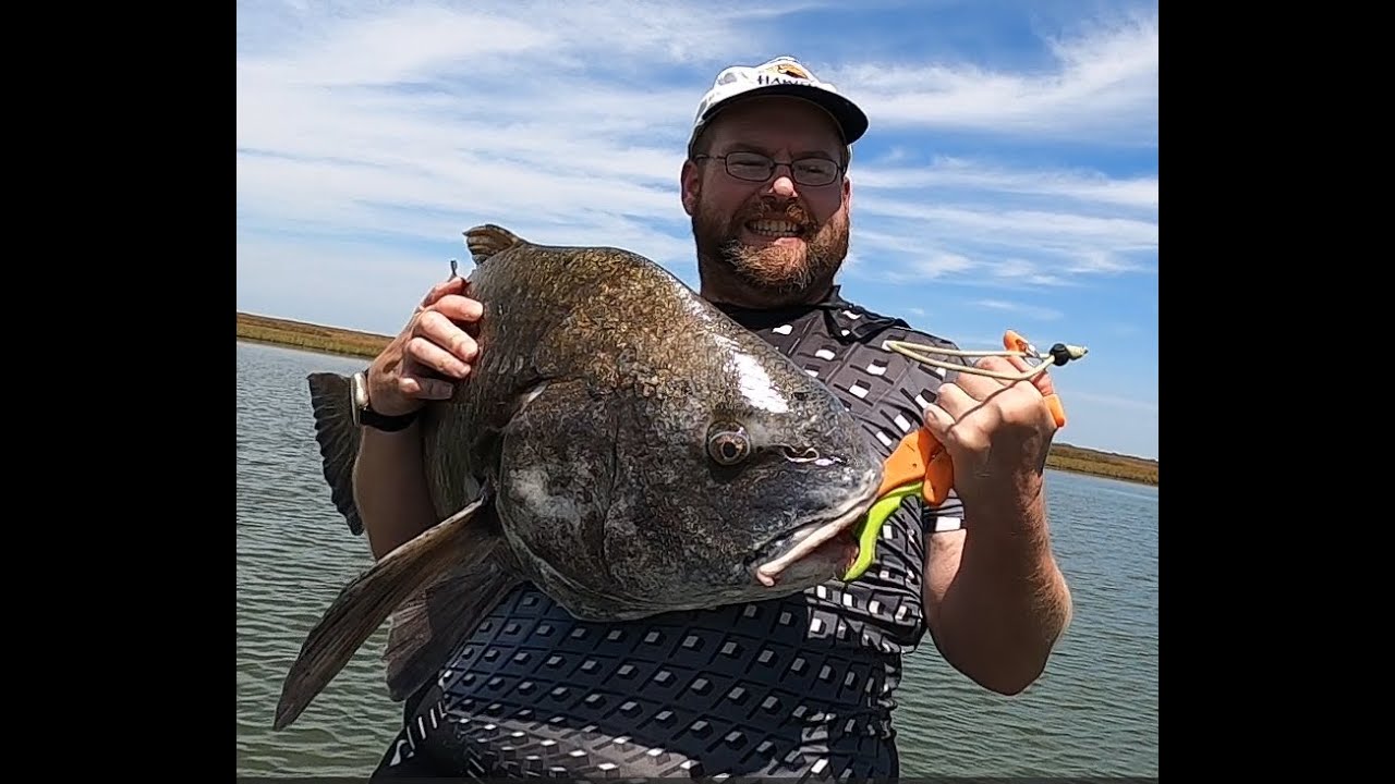 Rookie crushes my PB Redfish on his first trip to Calcasieu Lake - YouTube