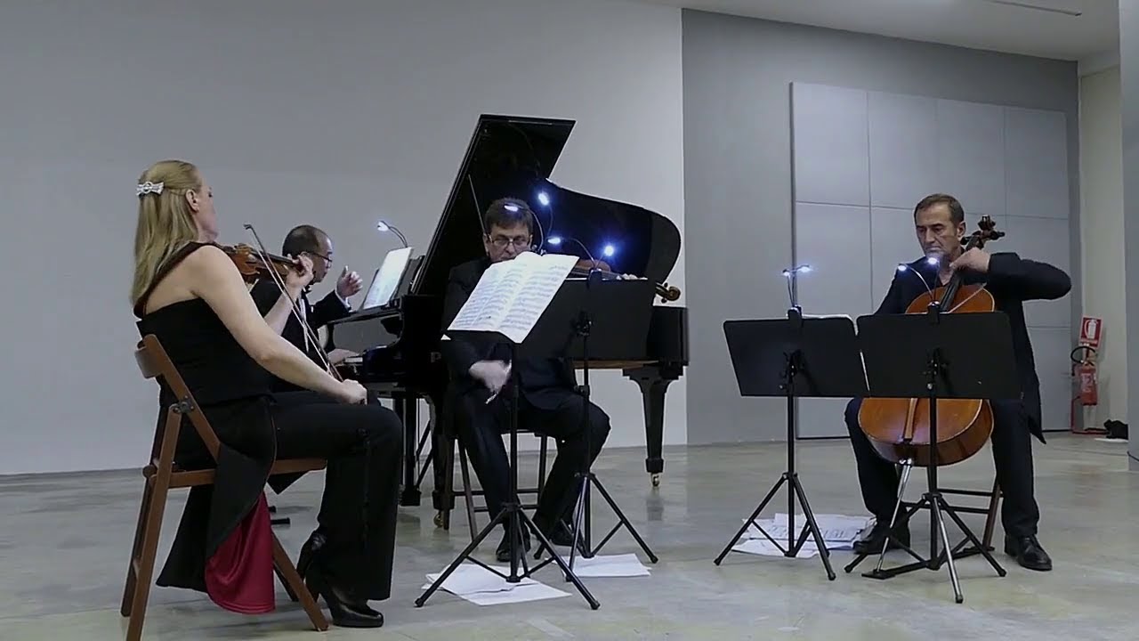 Schumann - Piano Quartet no.1, E-flat major, op.47 [Derek Han & String ...