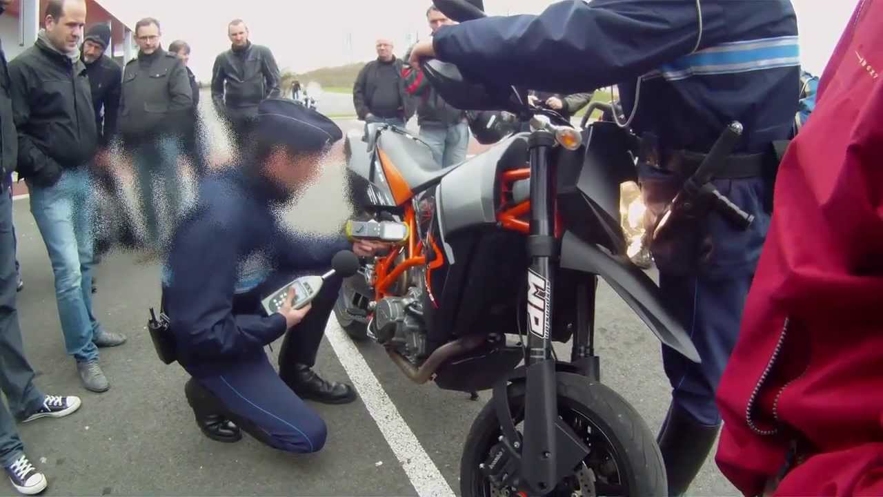 [KTM 950 SMR] KTM 1 - Police 0 - YouTube