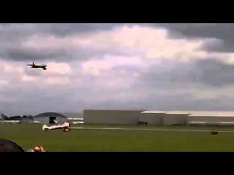 Hawker Hunter Fly By with "blue note" - YouTube