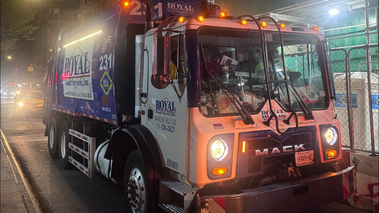 Royal Waste collecting nighttime NYC trash - YouTube