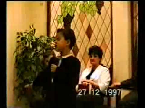 Beatrice Tecu Ciobanas cu trei sute de oi - YouTube