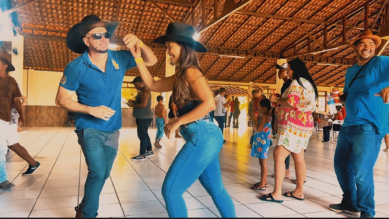 DANÇANDO SERTANEJO NUM LUGAR BEM DIFERENTE #dance #musica - YouTube