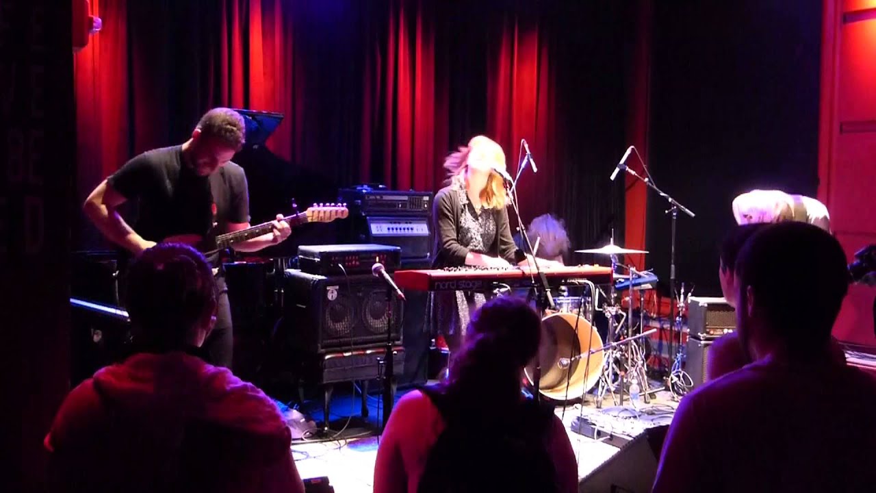 Emily Peal and The Band of Skinny Men - Fine Fur Coat - YouTube