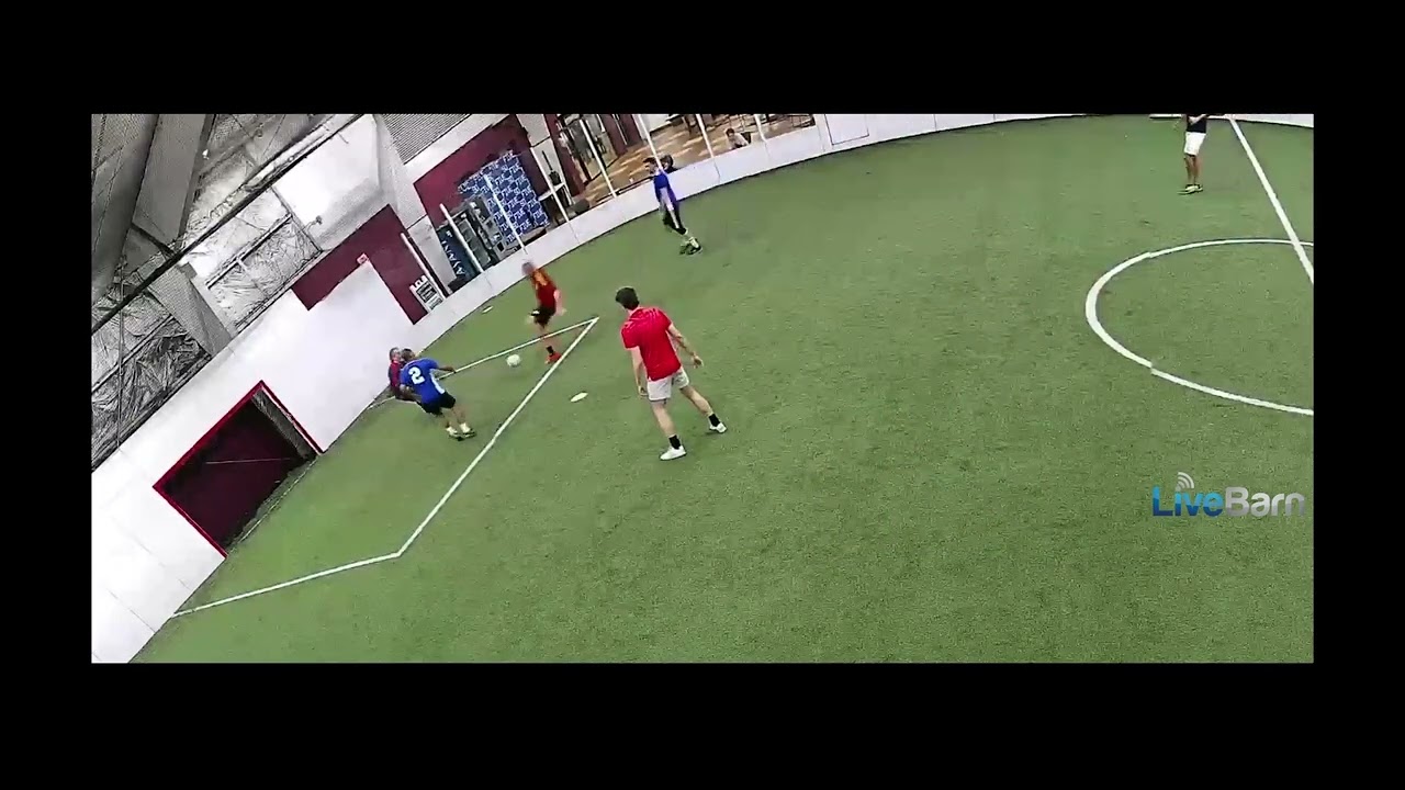 Use the wall to get around defender - YouTube